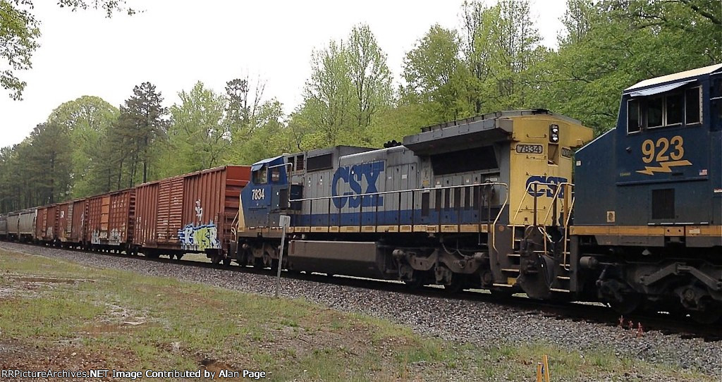 CSX C40-9W 9026, ES44AC-H 923, and C40-8W 7834